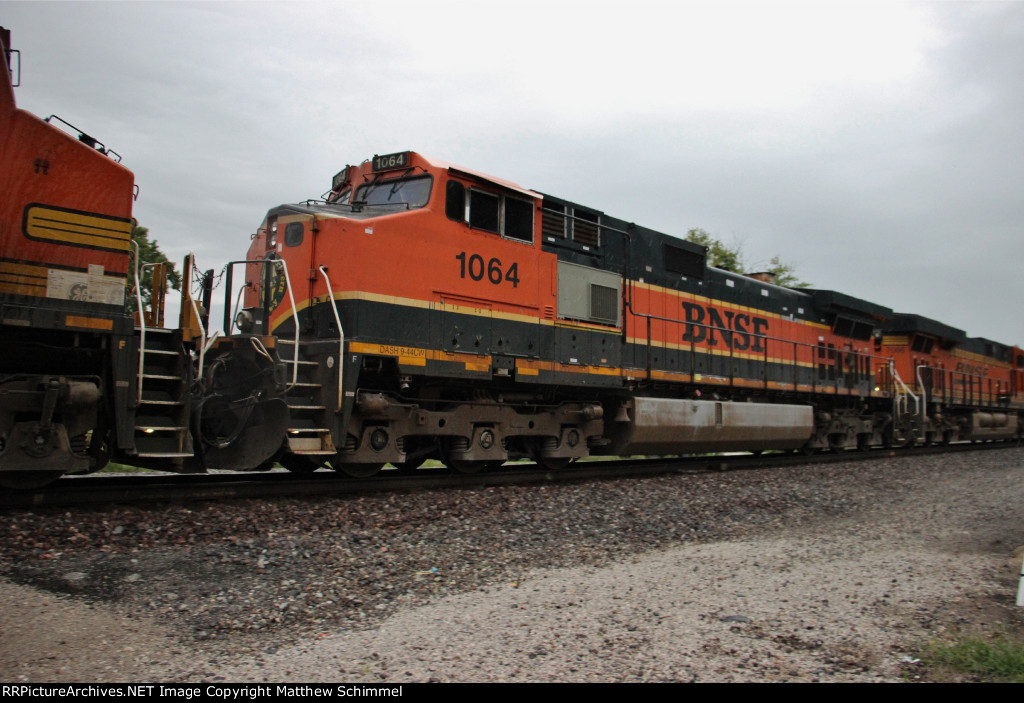 BNSF 1064